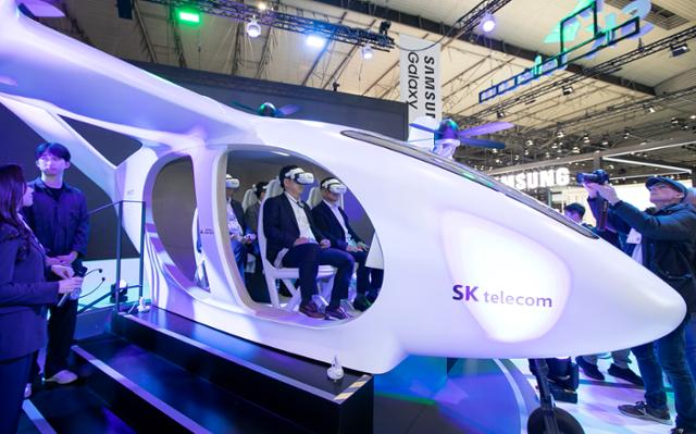 한강 비행하는 UAM에 배송 로봇…MWC서 만난 미래 일상