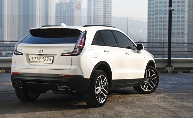 [비교 리뷰] 컴팩트 SUV, 최상의 상품성과 최고의 퍼포먼스 – 볼보 XC40 & 캐딜락 XT4 | 한국일보