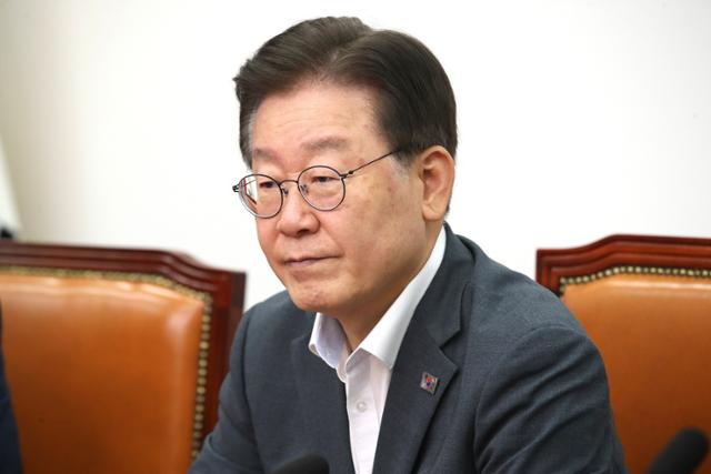 The Messy Plot: Democratic Party Leader Dismisses Bribery Allegations ...