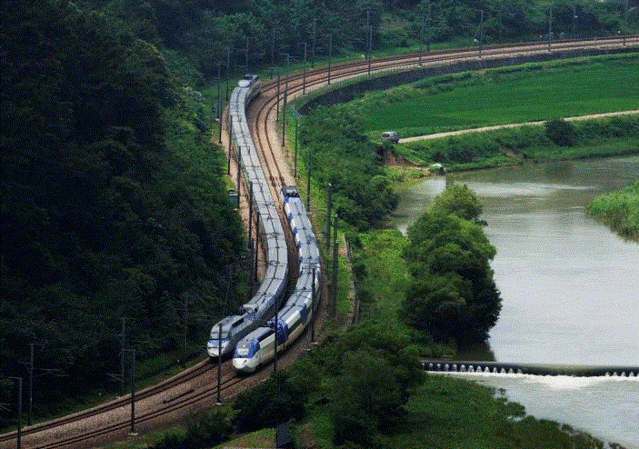 "국민 한 사람당 20번씩 탄 셈"... KTX 이용객 10억 명 돌파