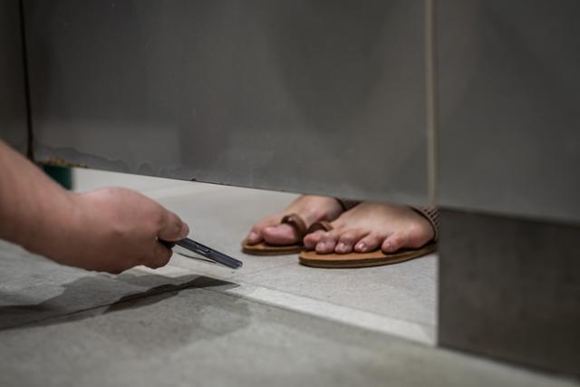 군종 목사가 부대 여자화장실에 불법 카메라 설치했다 들통 한국일보
