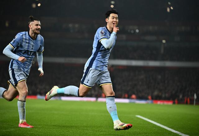 손흥민, '시즌 8호 골'에도 아스널에 1-2 역전패...리그 13위 추락 "토트넘 10년 간 이런 상황 처음" | 한국일보