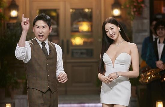 '47세' 김사랑, 'SNL' 파격 노출·코믹 연기 "미스코리아 미모 대단" | 한국일보