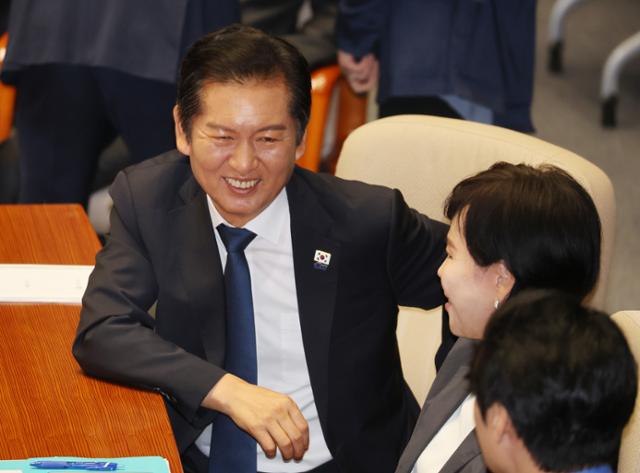 KBS, MBC 이어 EBS도 지배 구조 개편 '방송3법' 완료... 野는 "방송 장악" 반발 | 한국일보